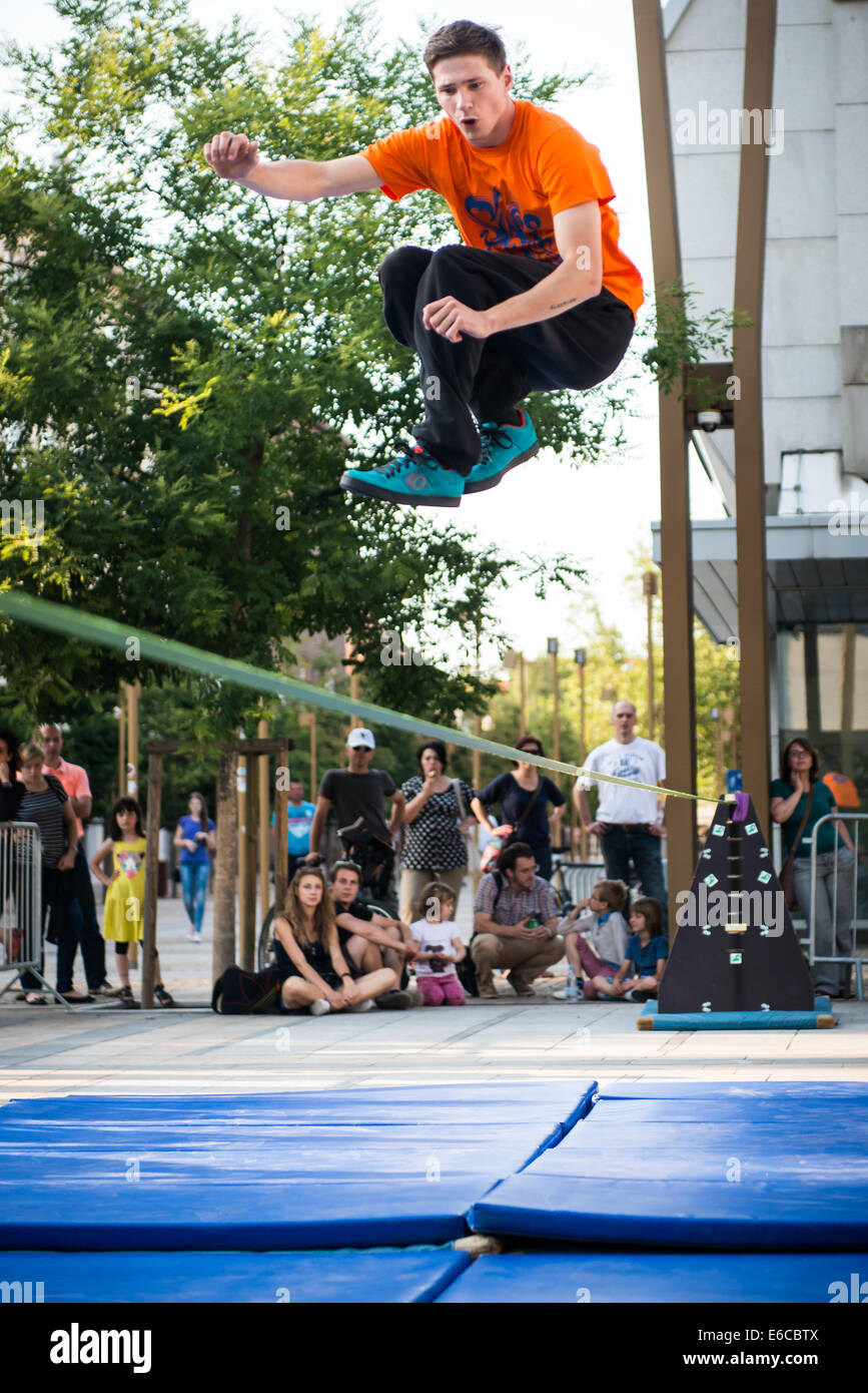 Urban slackline festival hi-res stock photography and images - Alamy