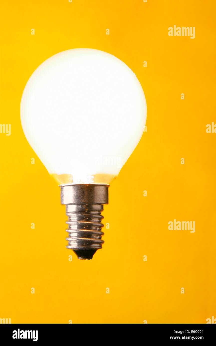 Glowing light bulb glass brain hi-res stock photography and images - Alamy