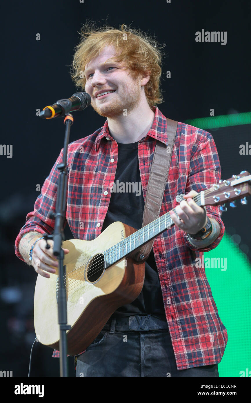 Ed sheeran concert hi-res stock photography and images - Alamy