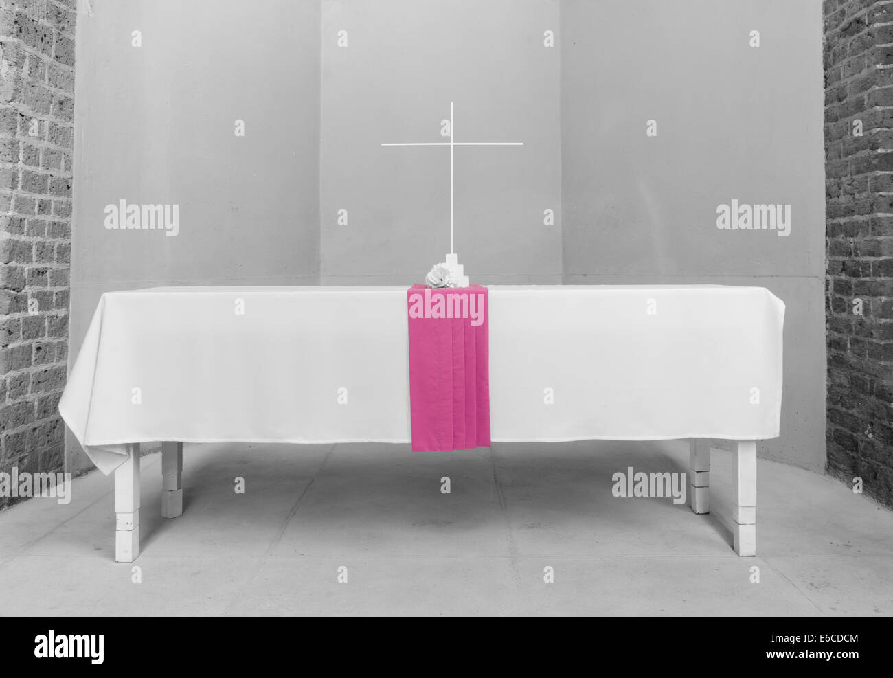 Altar cross hi-res stock photography and images - Alamy