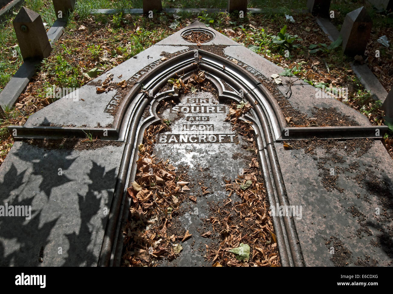 grave of actor-manager sir squirebancroft, and lady bancroft, brompton ...
