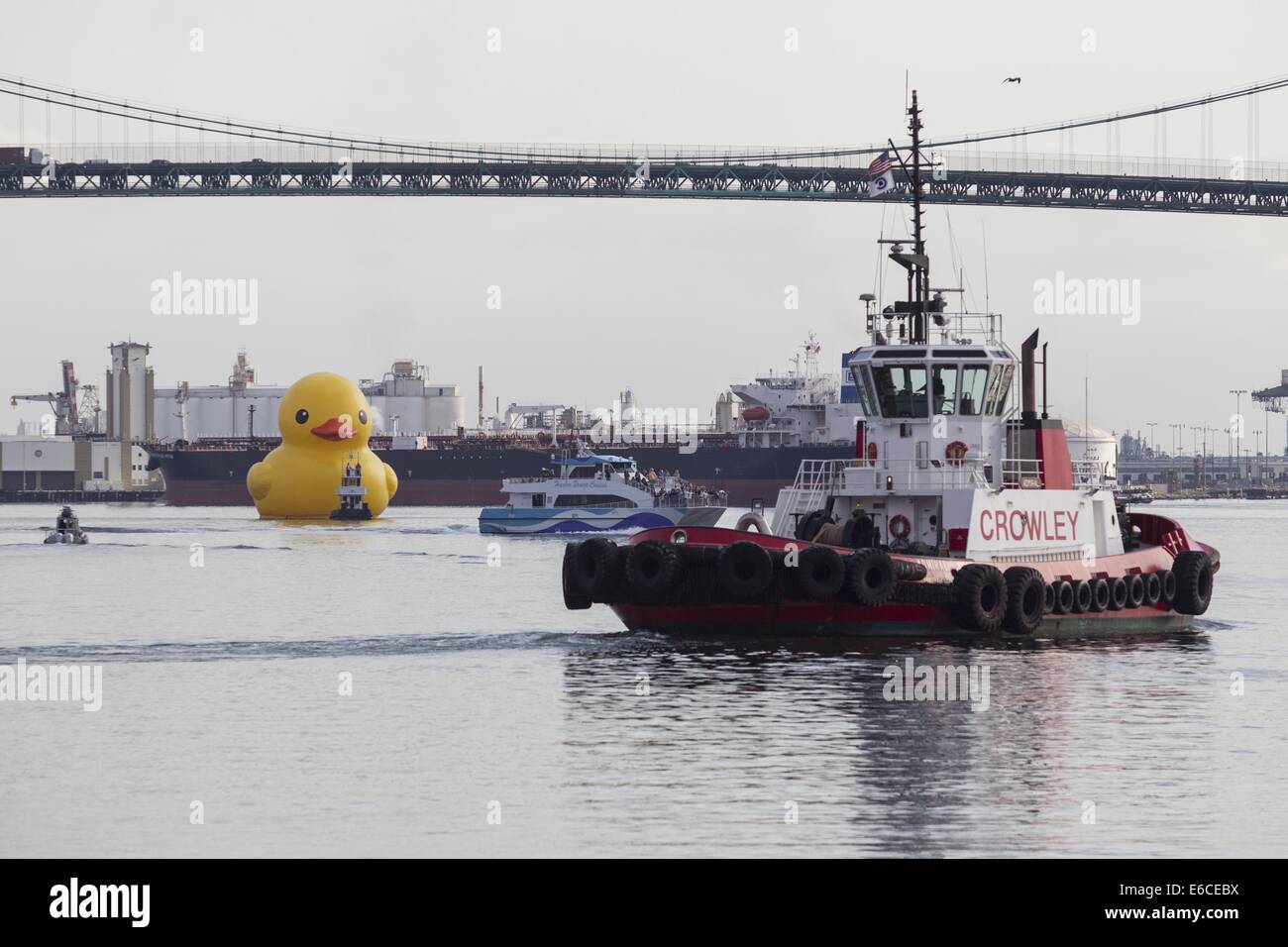 Los Angeles, California, USA. 20th Aug, 2014. A giant rubber duck, the ...