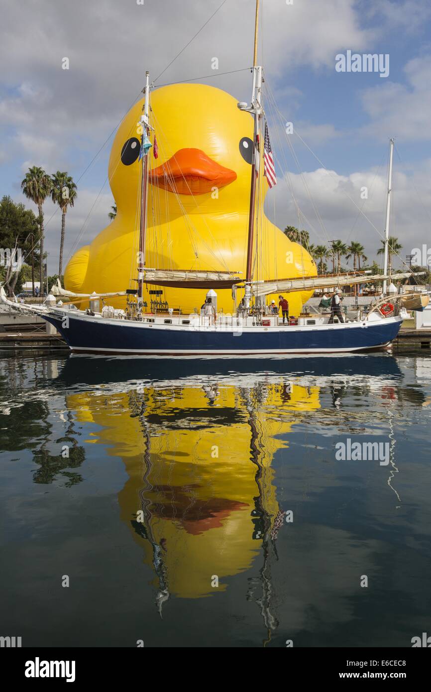 Los Angeles, California, USA. 20th Aug, 2014. A giant rubber duck, the ...