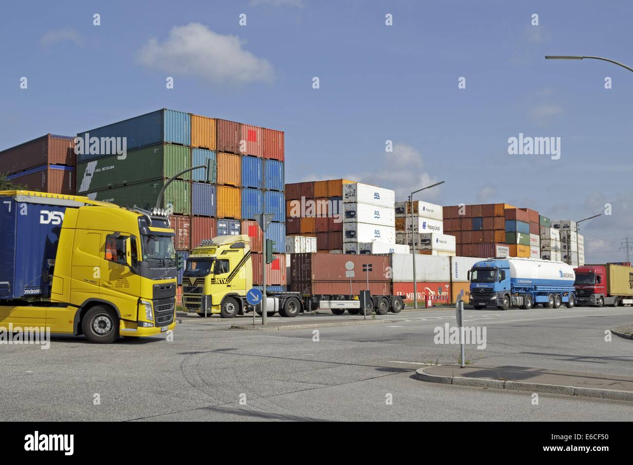 Lorry containers hi-res stock photography and images - Alamy