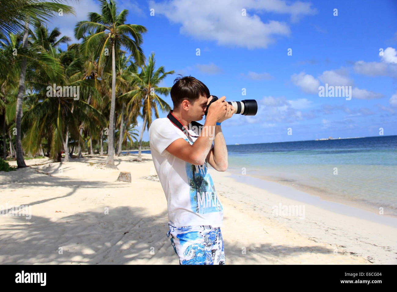 Palm tree beach camera hi-res stock photography and images - Alamy