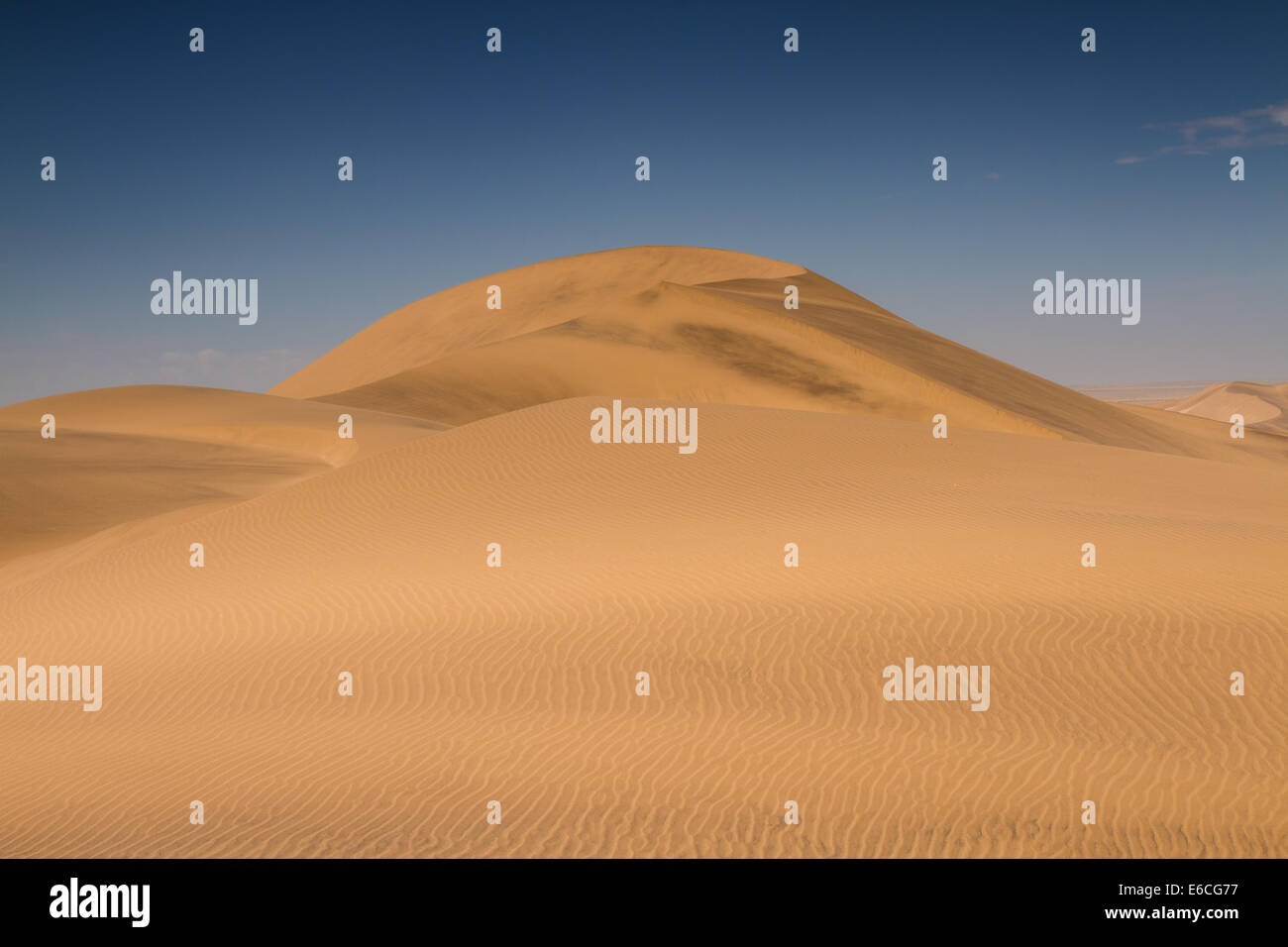 Huge dunes hi-res stock photography and images - Alamy