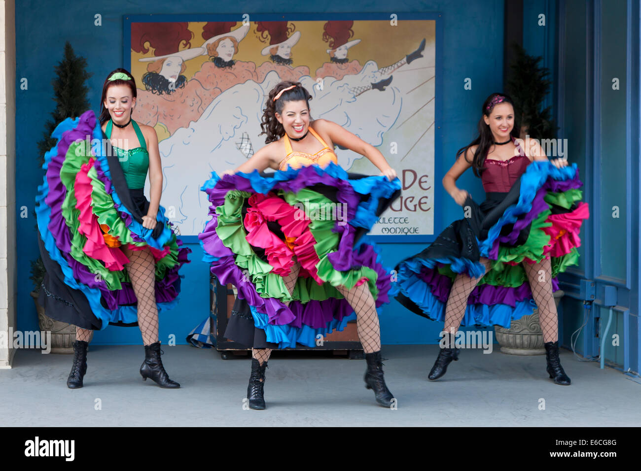 Dancing girls hi-res stock photography and images - Alamy