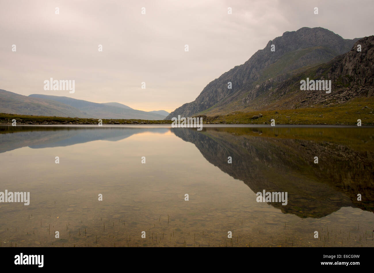 Snowdonia reflections hi-res stock photography and images - Alamy