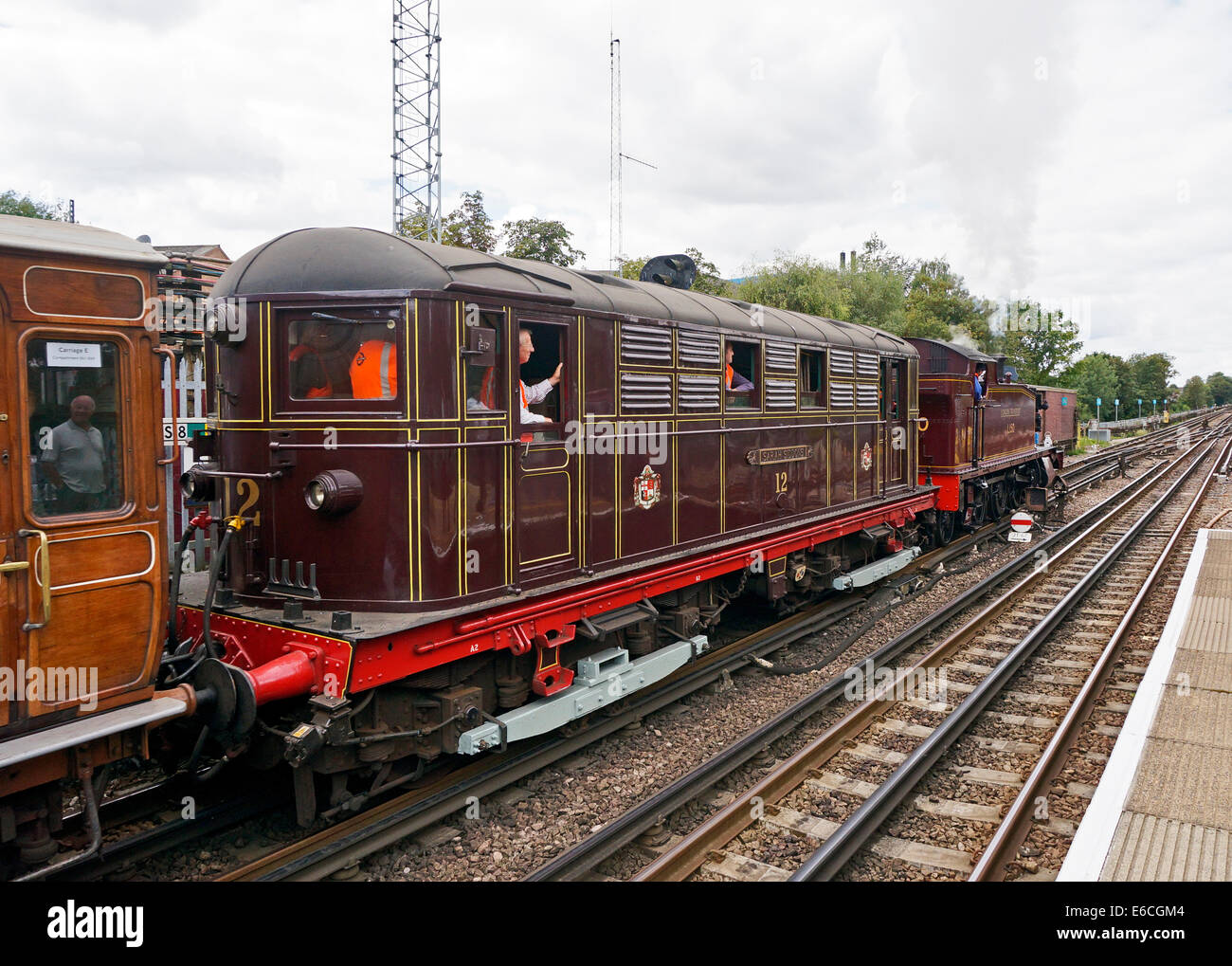 Metropolitan line train hi-res stock photography and images - Alamy