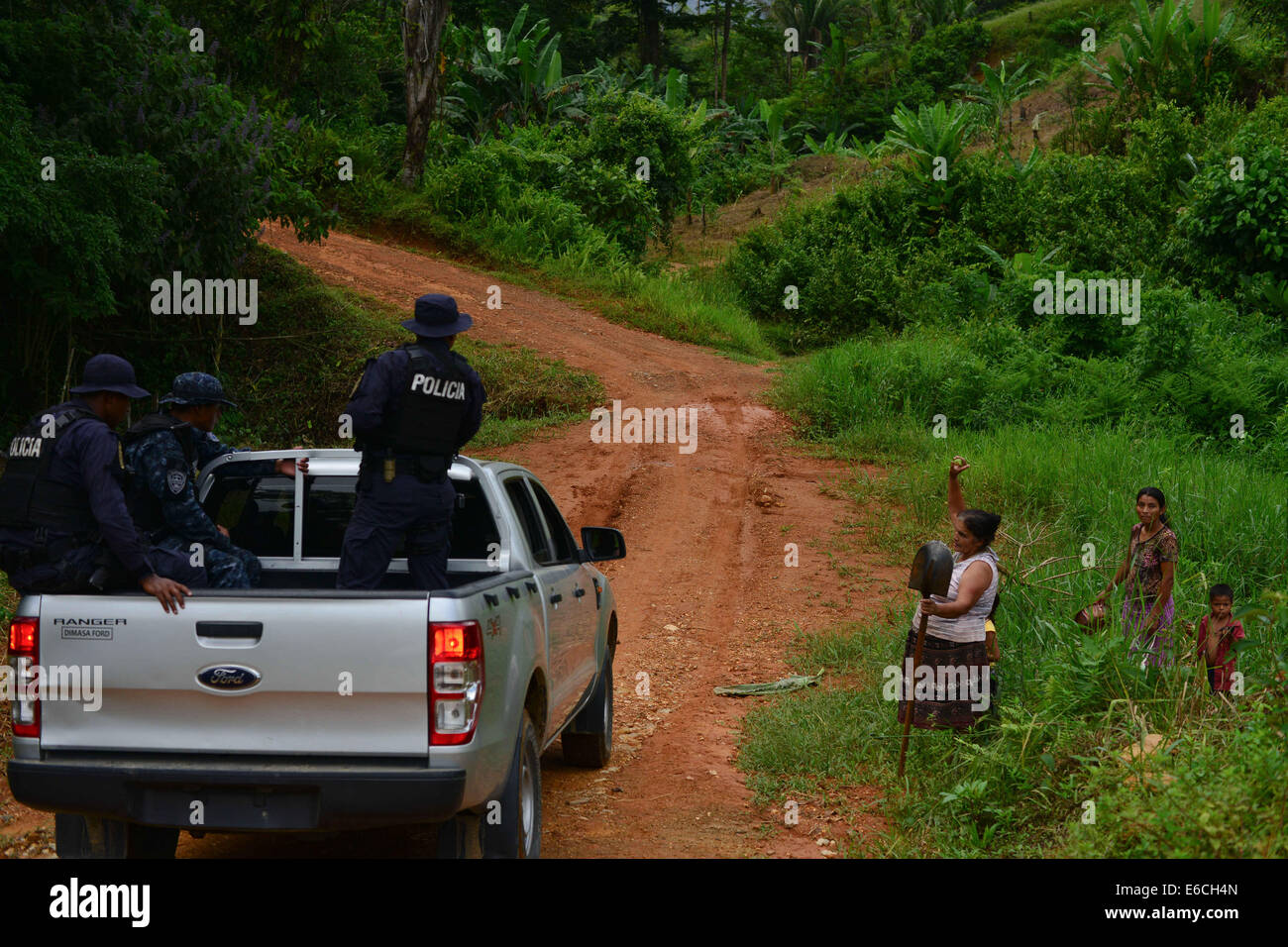 Corinto, Cortez, Honduras. 24th July, 2014. Local farmers in La Virtud ...