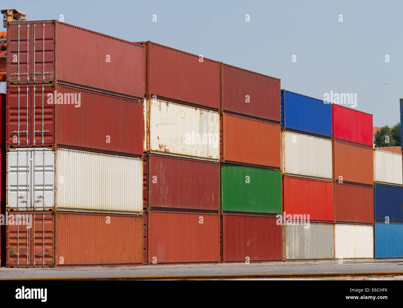 Many large metal containers hi-res stock photography and images - Alamy
