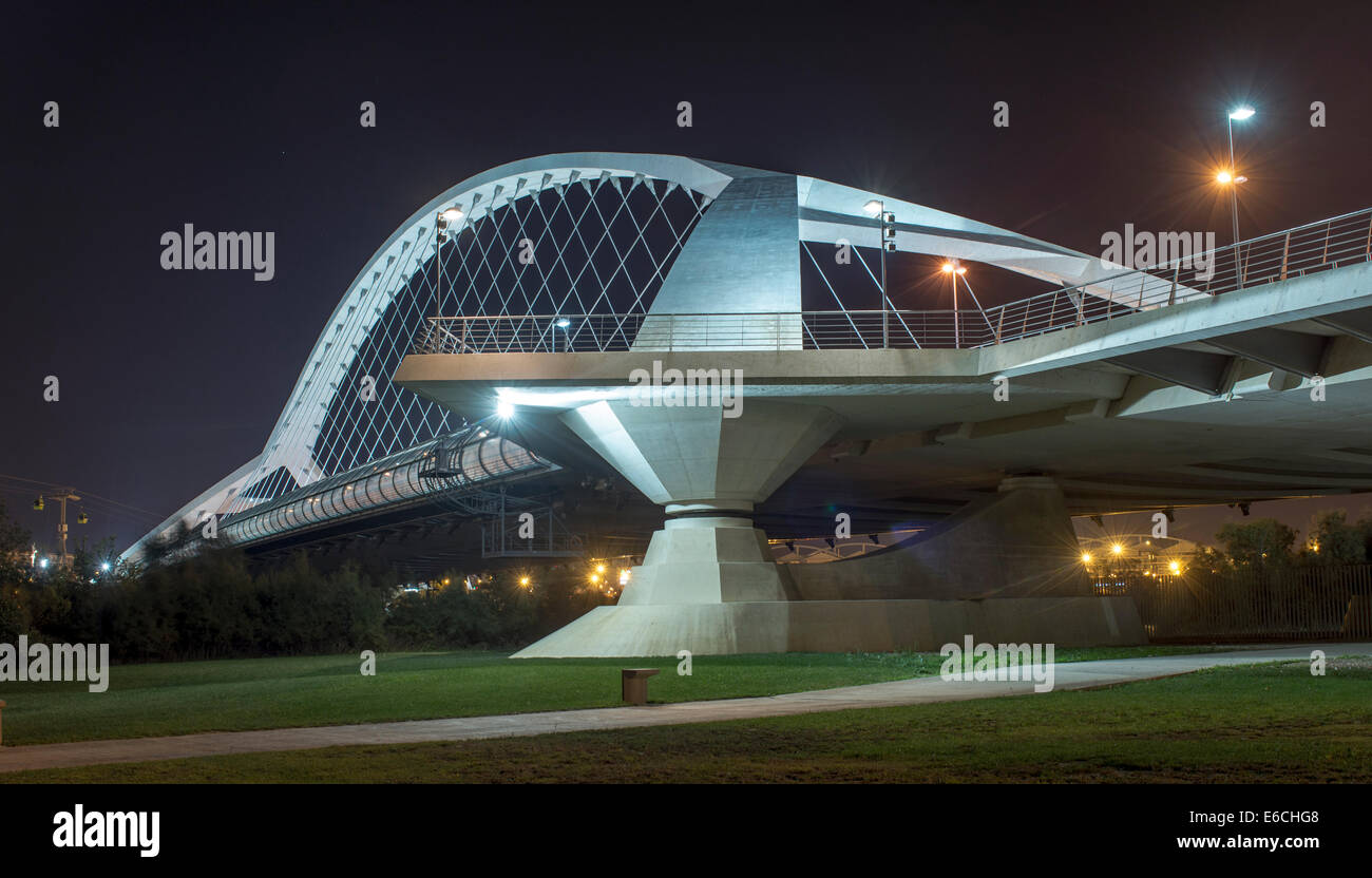 Tercer Milenio bridge. Expozaragoza Winter street scene in Saragossa ...