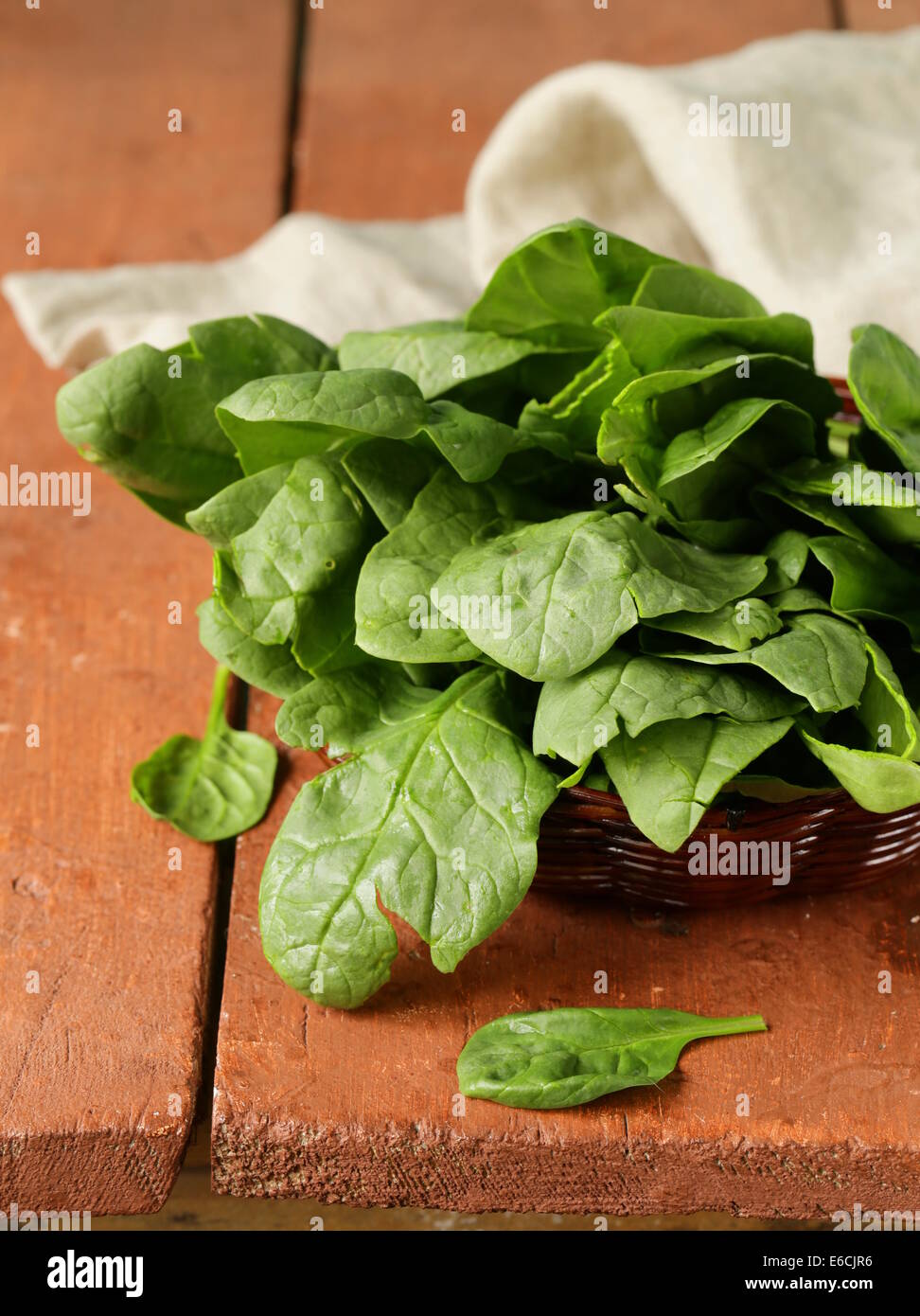 Fresh green spinach hi-res stock photography and images - Alamy