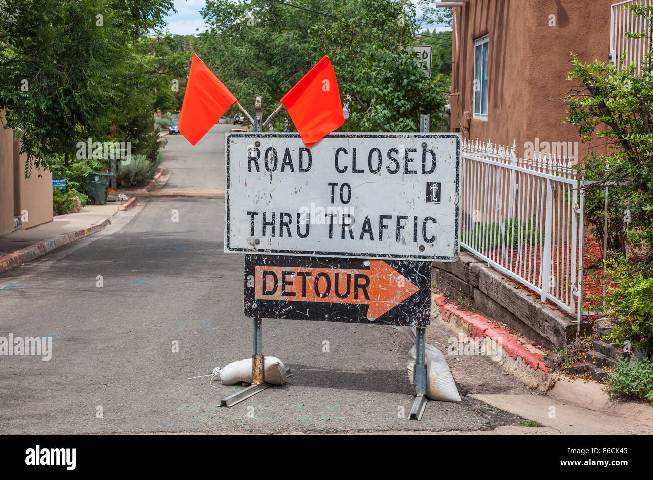 Traffic detour sign hi-res stock photography and images - Alamy