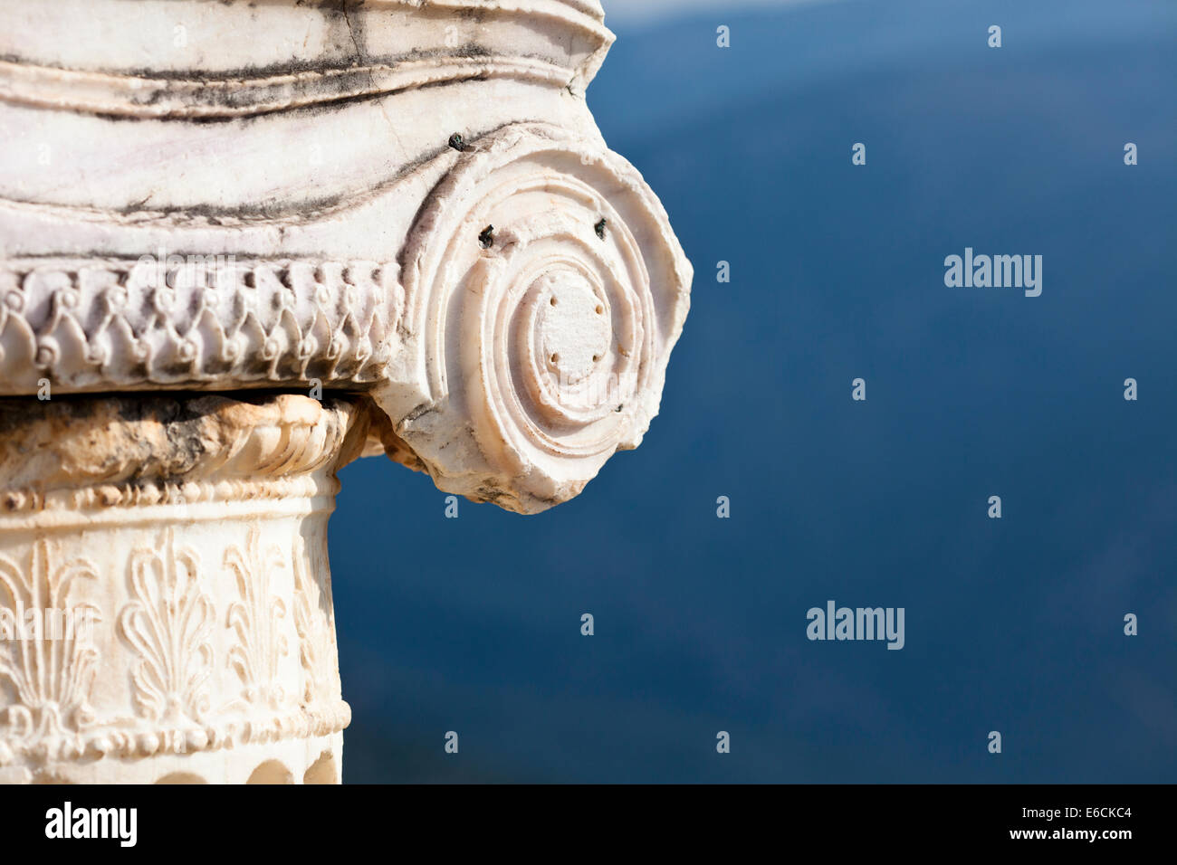 Detail of a Greek column standing in Delphi, Greece Stock Photo - Alamy