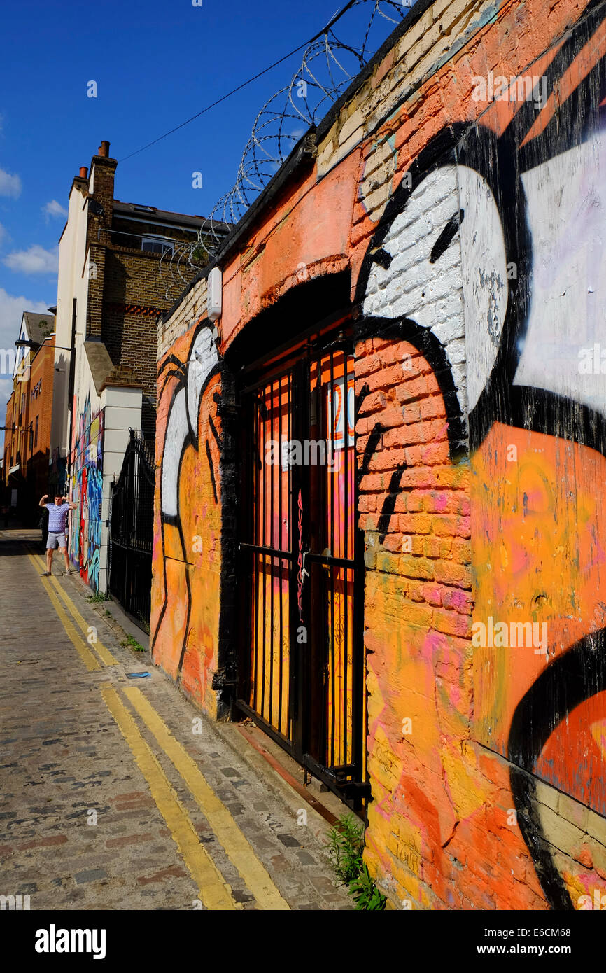 Kerb curb graffiti hi-res stock photography and images - Alamy