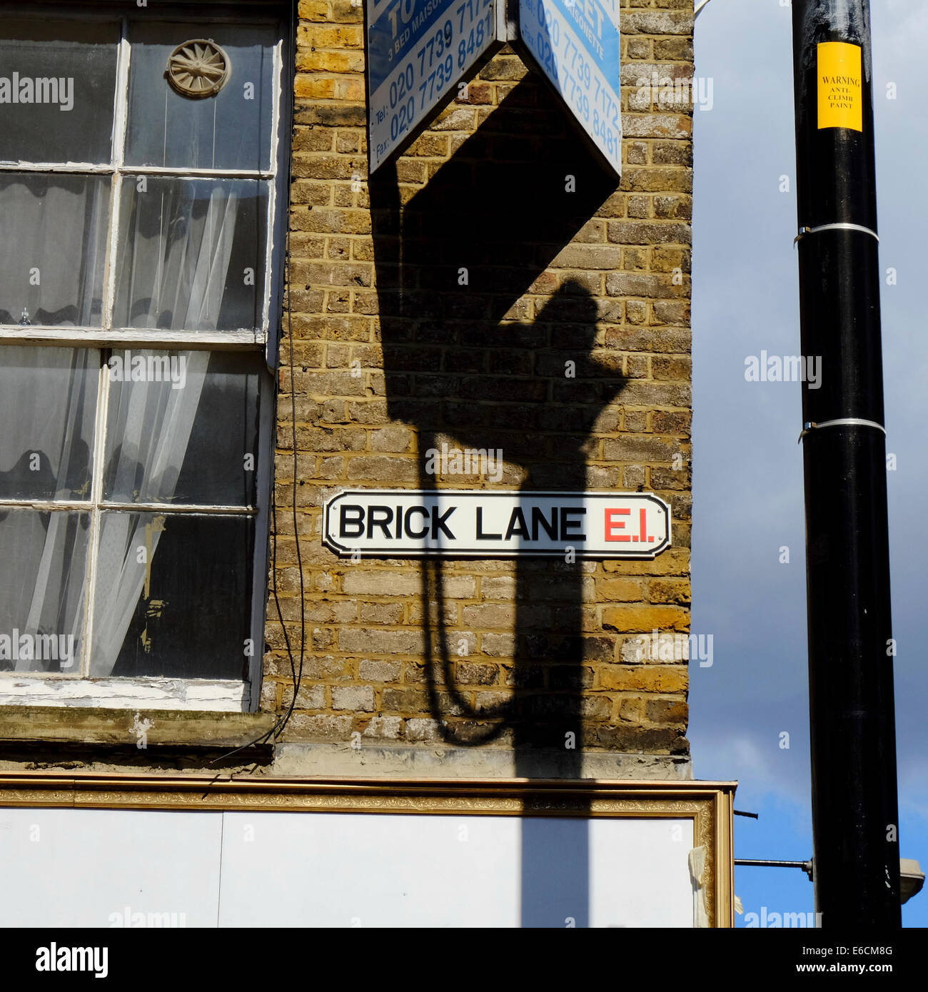 Brick wall with window hi-res stock photography and images - Alamy