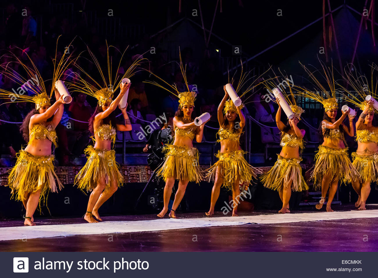 French Polynesia Dance Stock Photos & French Polynesia Dance Stock ...