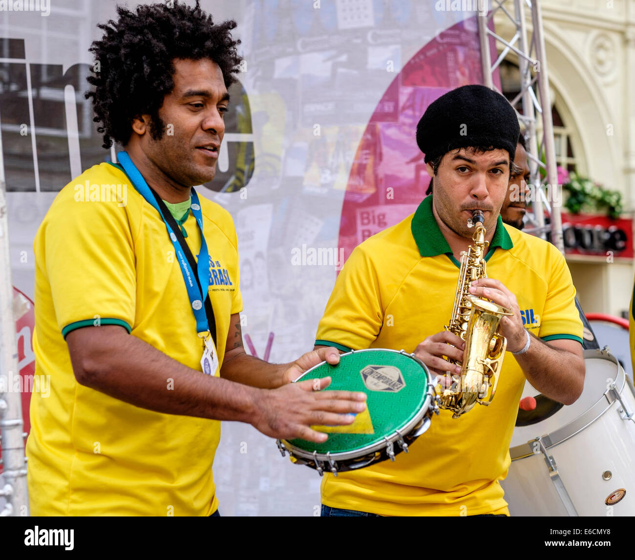 Fringe performers entertain and promote their show in the High Street ...