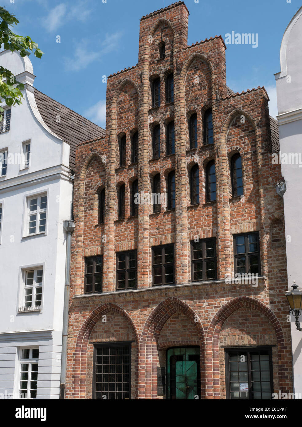 Gothic house hi-res stock photography and images - Alamy