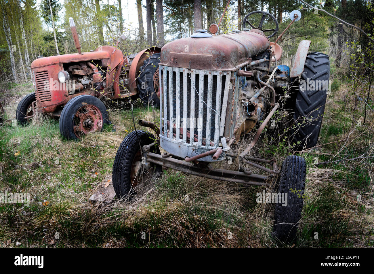 Rusty old farm tractor hi-res stock photography and images - Alamy