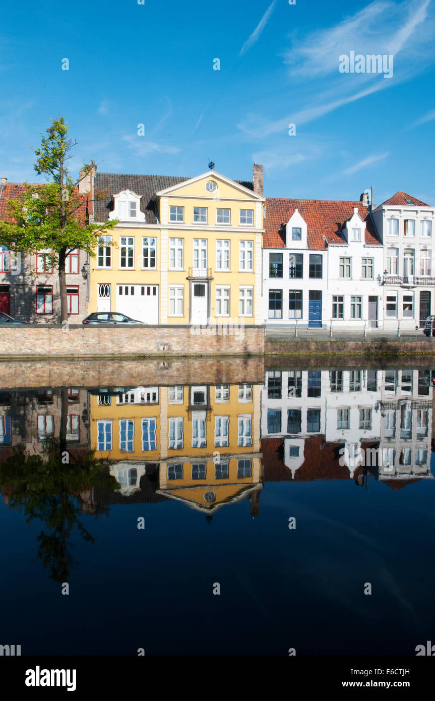 Canalside houses, Bruges Stock Photo - Alamy