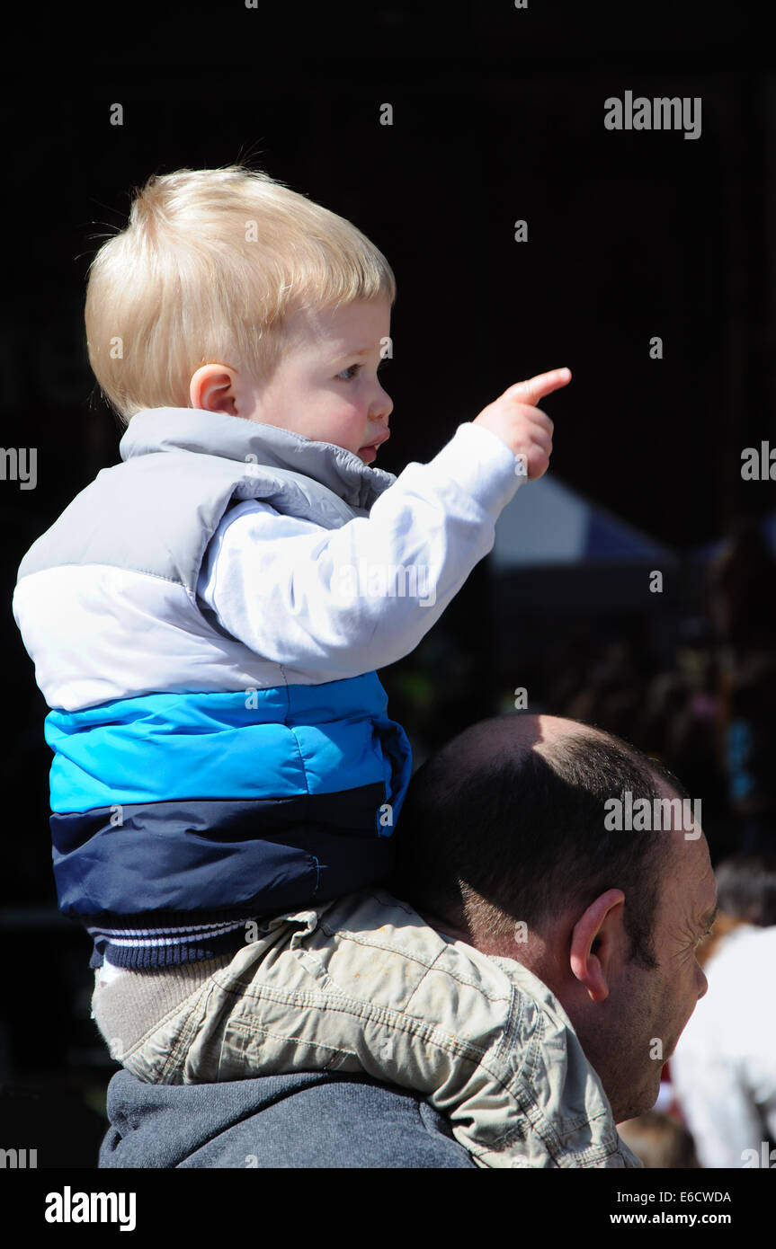 Child on dads shoulders hi-res stock photography and images - Alamy