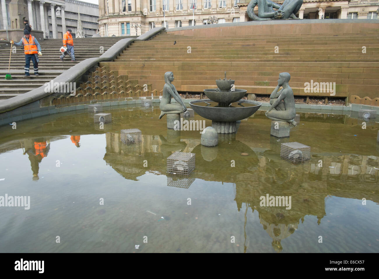 Steps and fountain at Victoria Square in Birmingham Stock Photo - Alamy