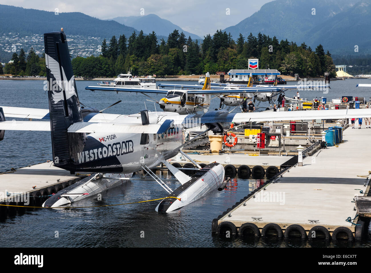 Seaplanes docked at the float-plane terminal in Vancouver, Canada Stock ...