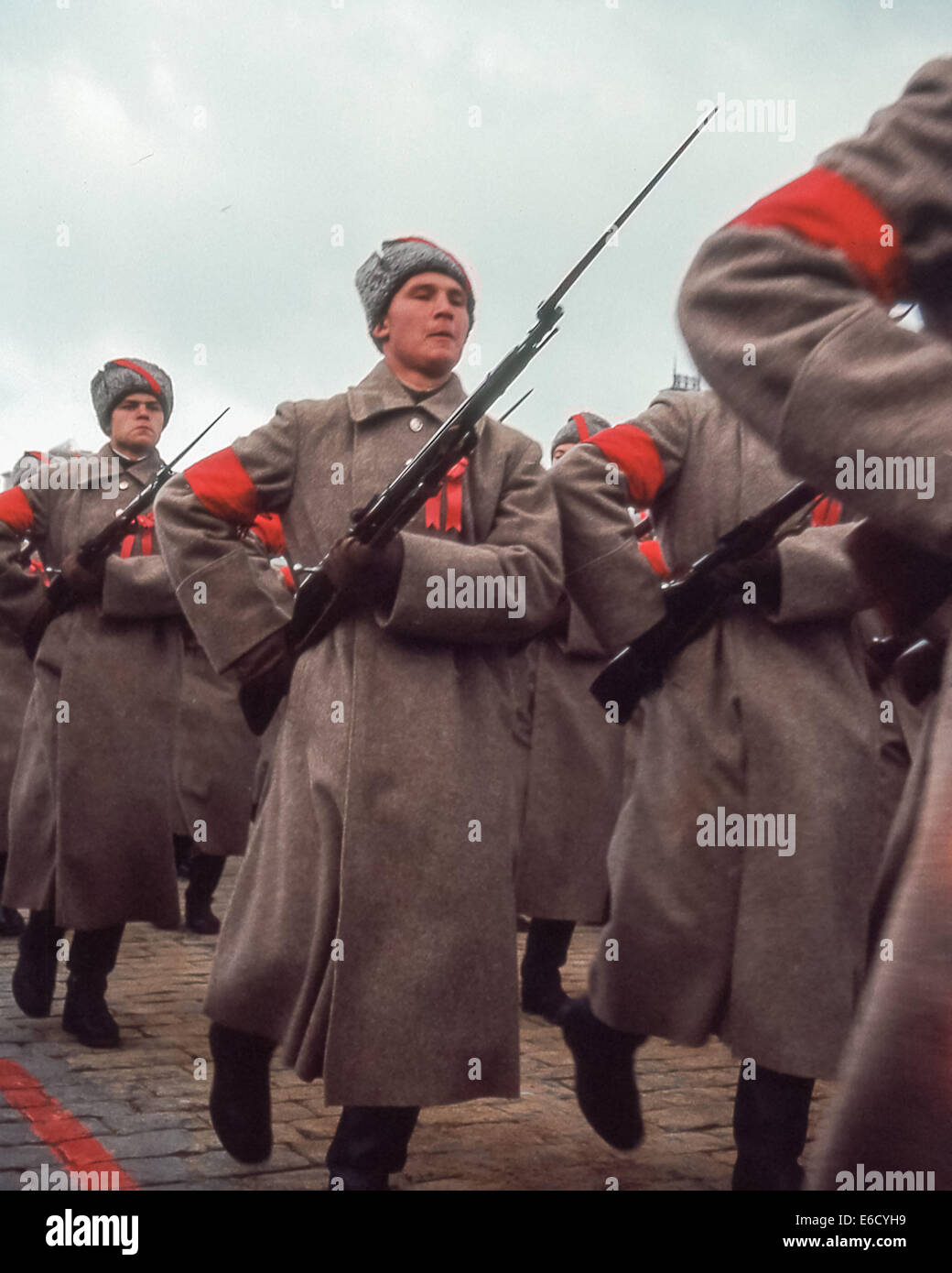Moscow, Russia. 7th Nov, 1987. Troops dressed in 1917 revolution-era ...