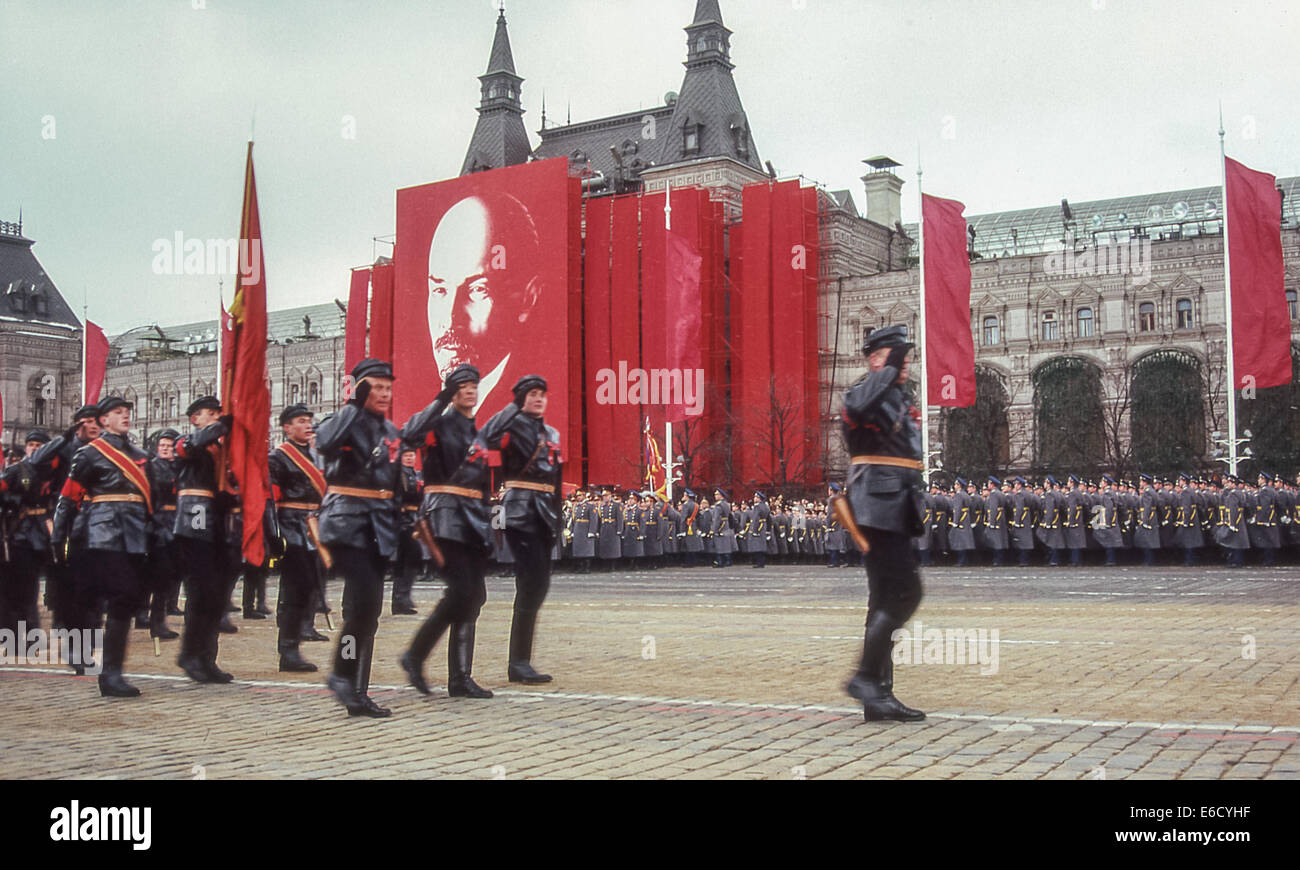 Russia revolution 1917 troops hi-res stock photography and images - Alamy
