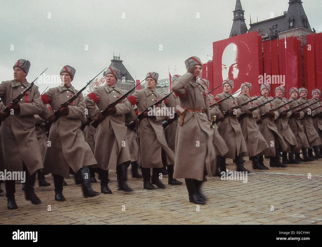 Moscow, Russia. 7th Nov, 1987. Troops dressed in 1917 revolution-era ...