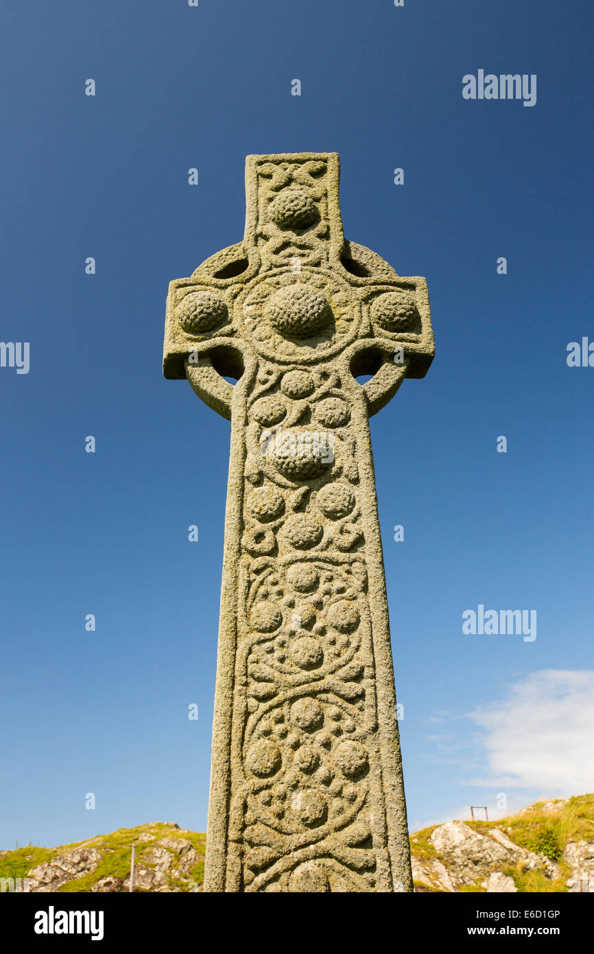 Ancient stone celtic cross hi-res stock photography and images - Alamy