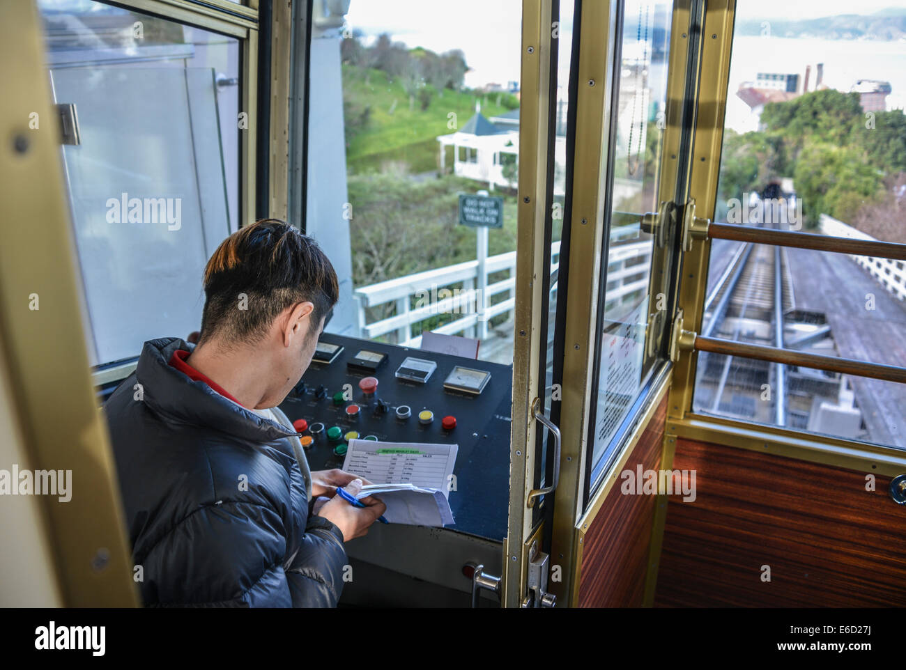 Cable car tram hi-res stock photography and images - Alamy