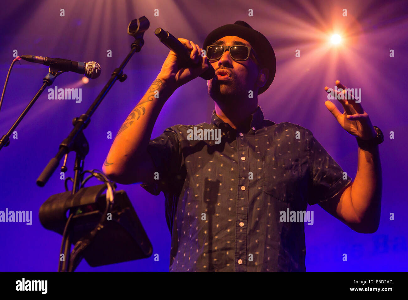 Joe Dukie, singer of New Zealand band Fat Freddy's Drop, live at the ...