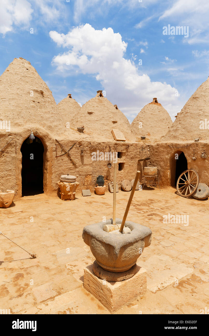 Beehive shaped house hi-res stock photography and images - Alamy