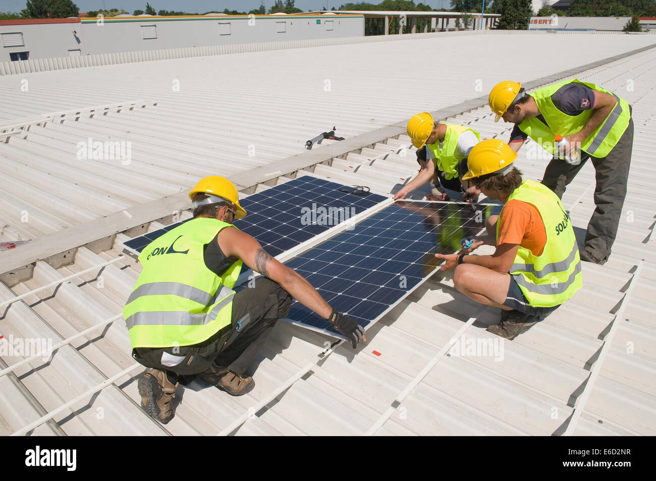 Installation of a solar system on a commercial building, Berlin ...