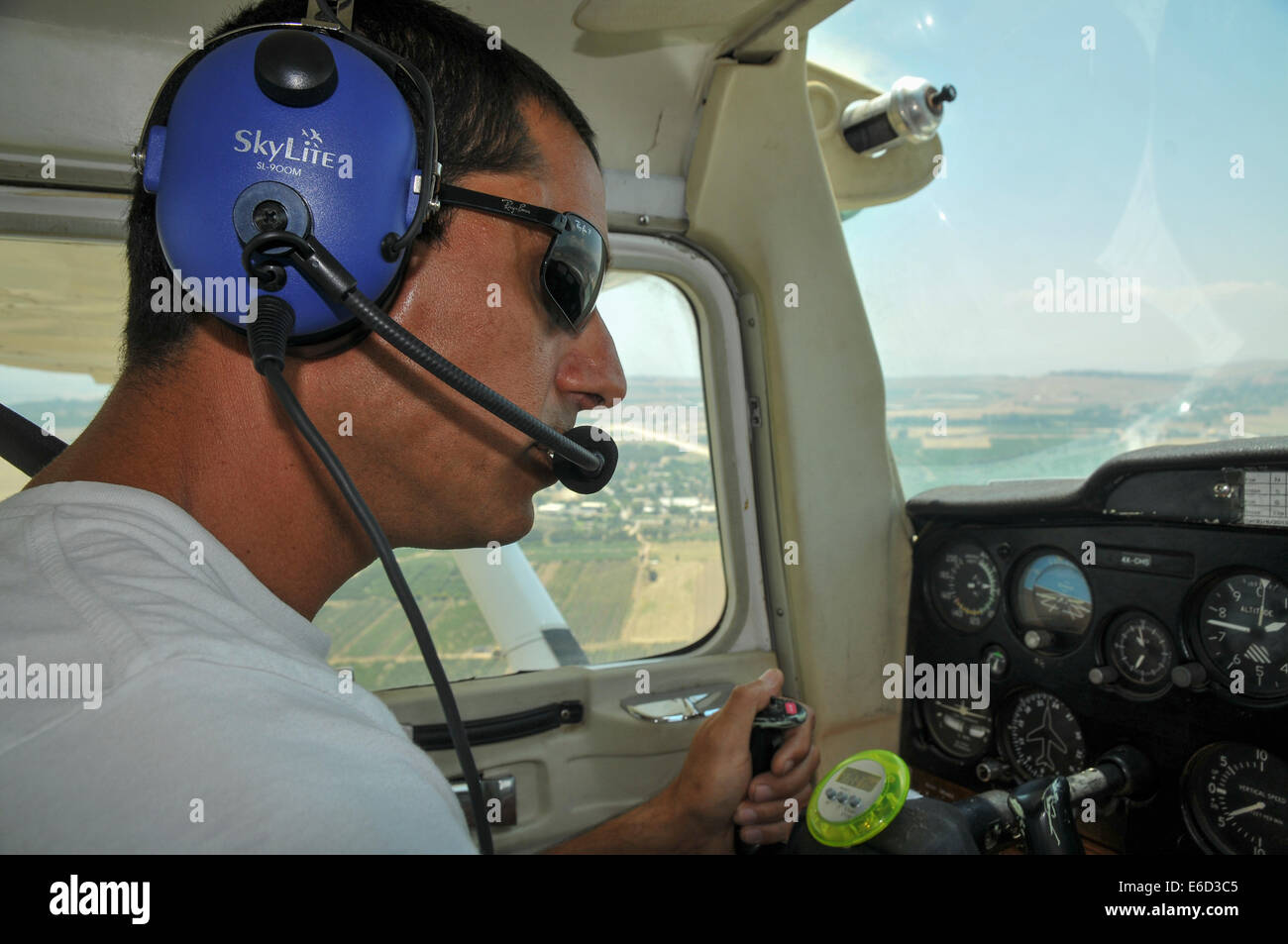 Pilot flying a Cessna plane Stock Photo - Alamy