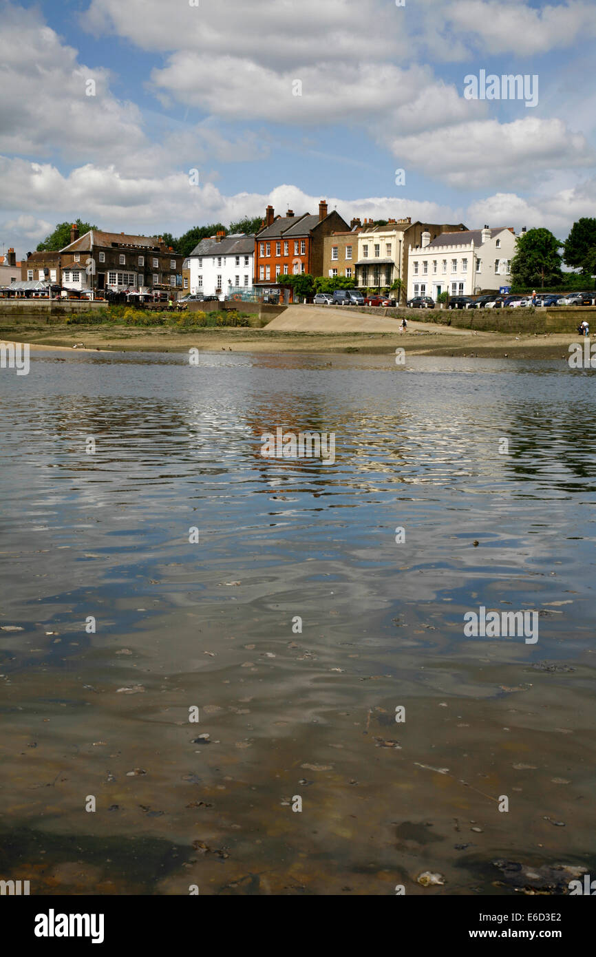Isleworth hi-res stock photography and images - Alamy