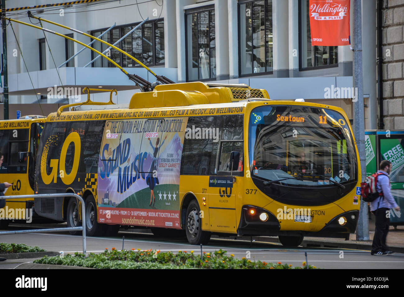 Nz bus hi-res stock photography and images - Alamy