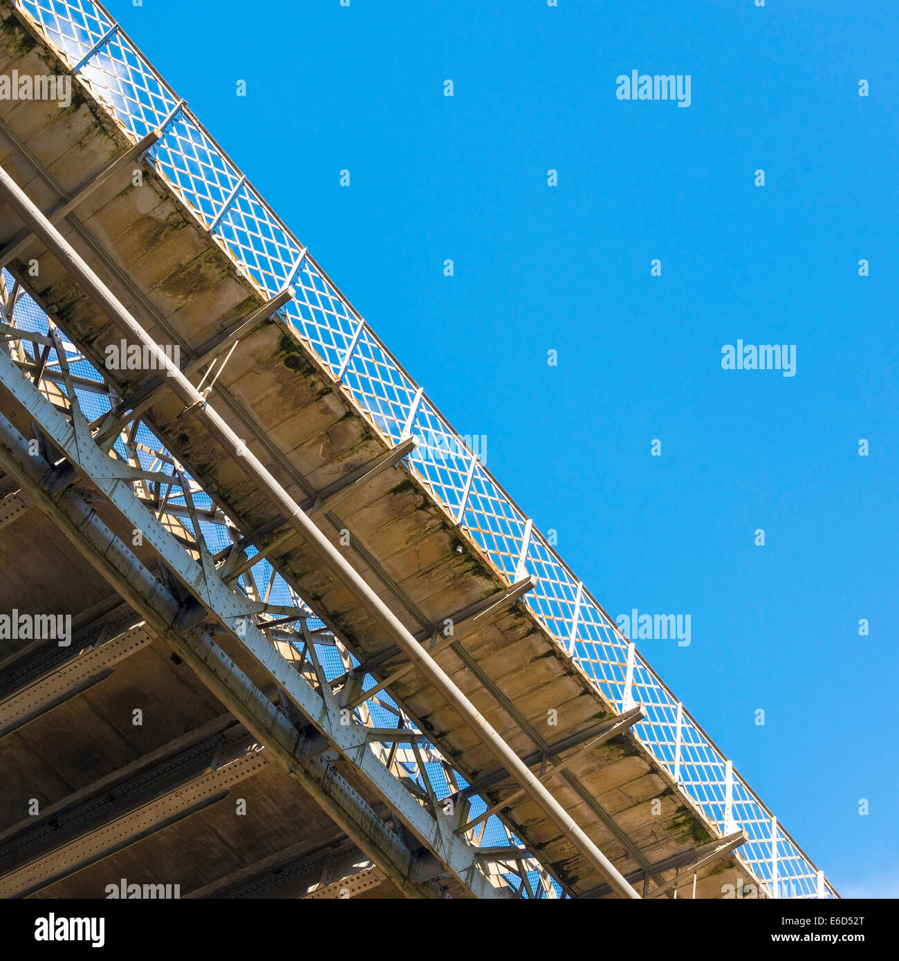White abstract bridge structure hi-res stock photography and images - Alamy