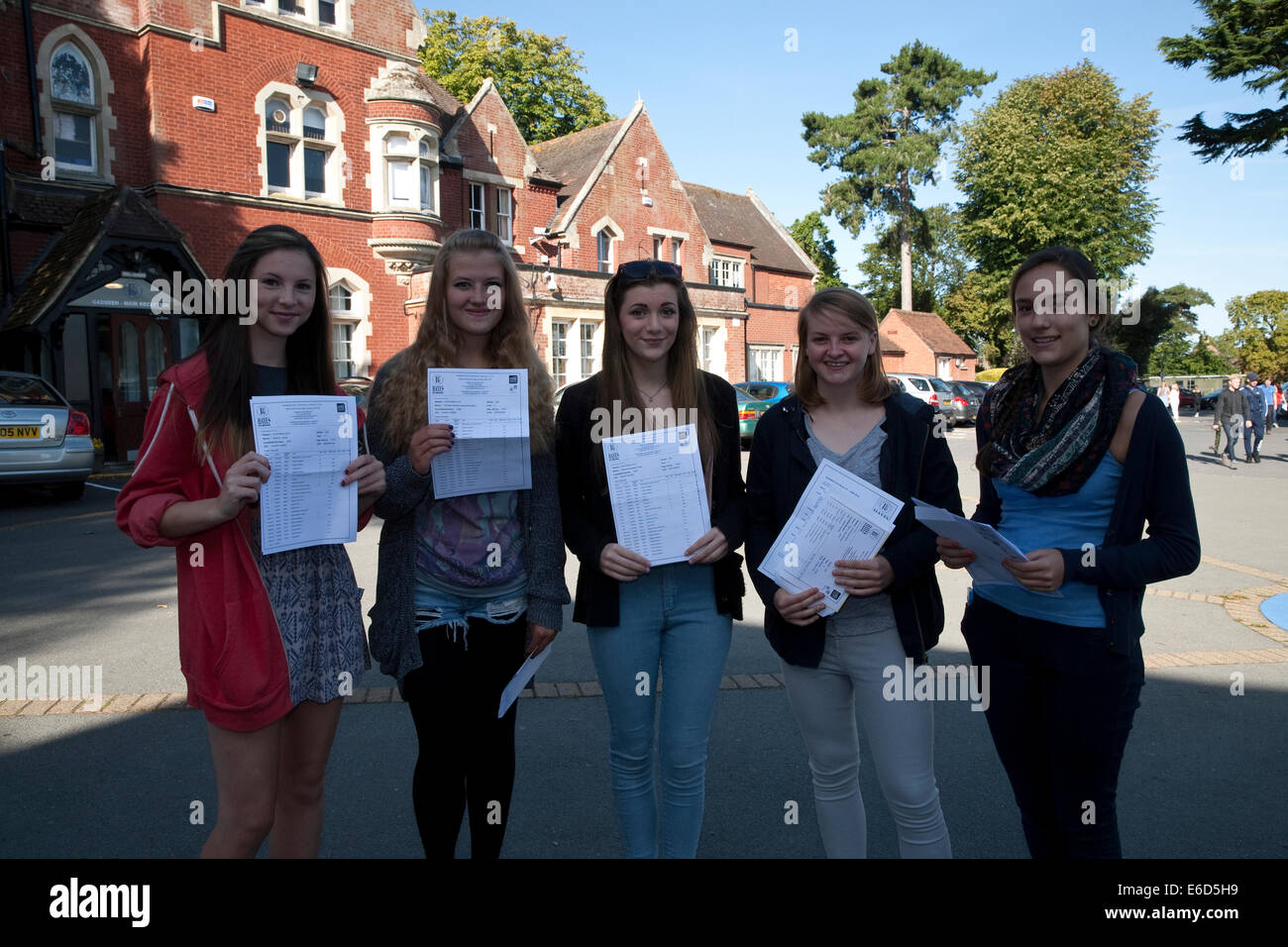 Pose with their gcse results hi-res stock photography and images - Alamy