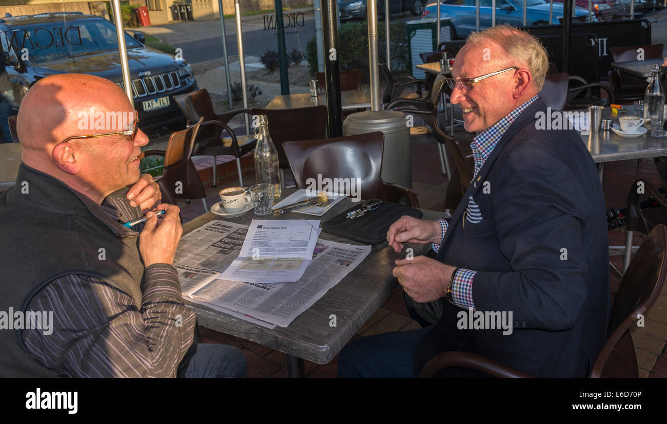 Gentlemen seated hi-res stock photography and images - Alamy