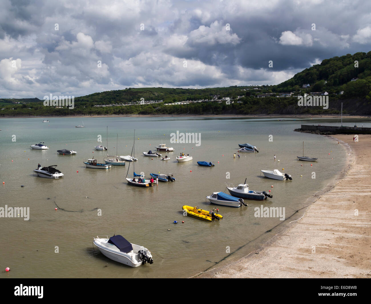 Harbours in wales hi-res stock photography and images - Alamy