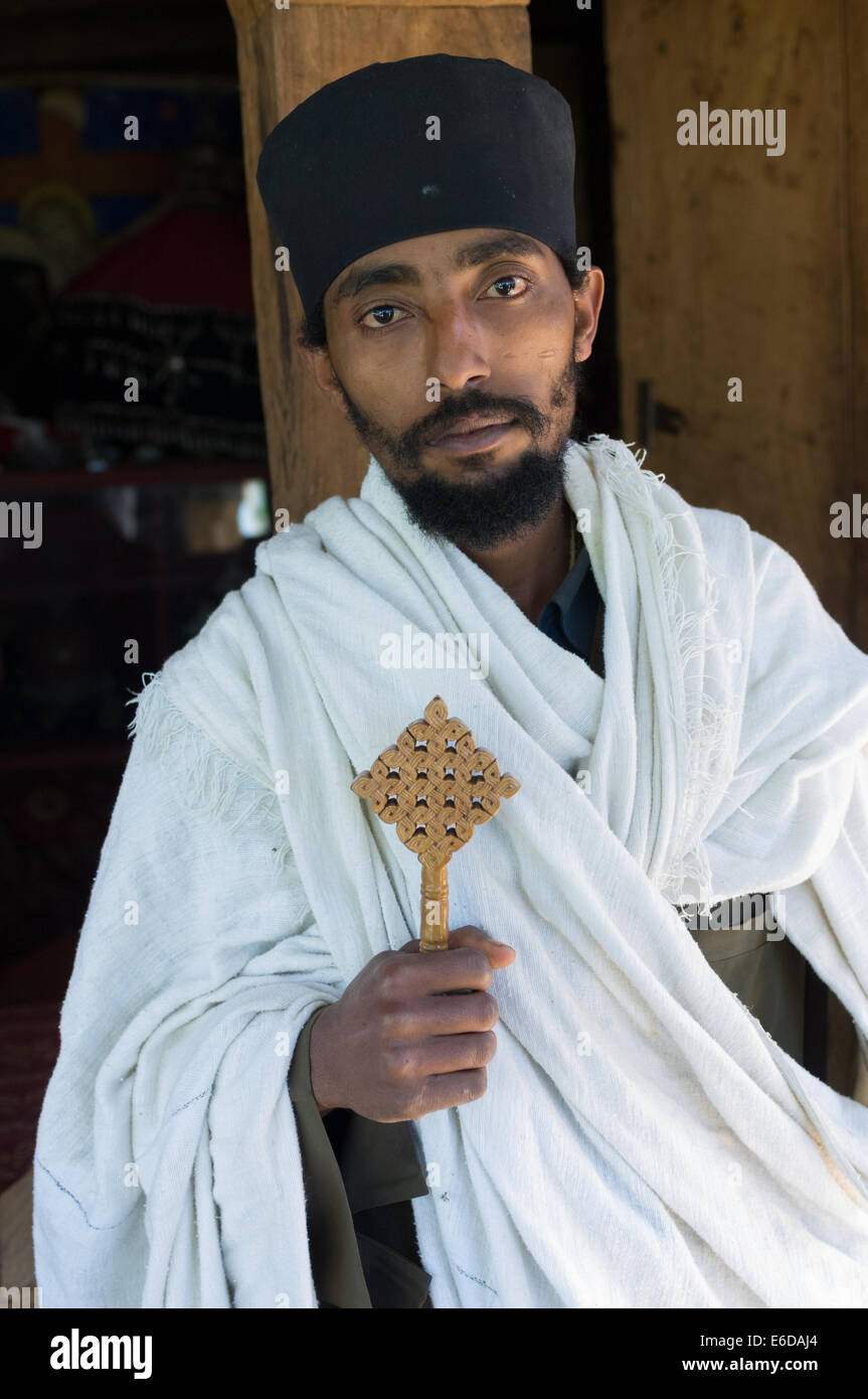 Carrying cross church hi-res stock photography and images - Alamy