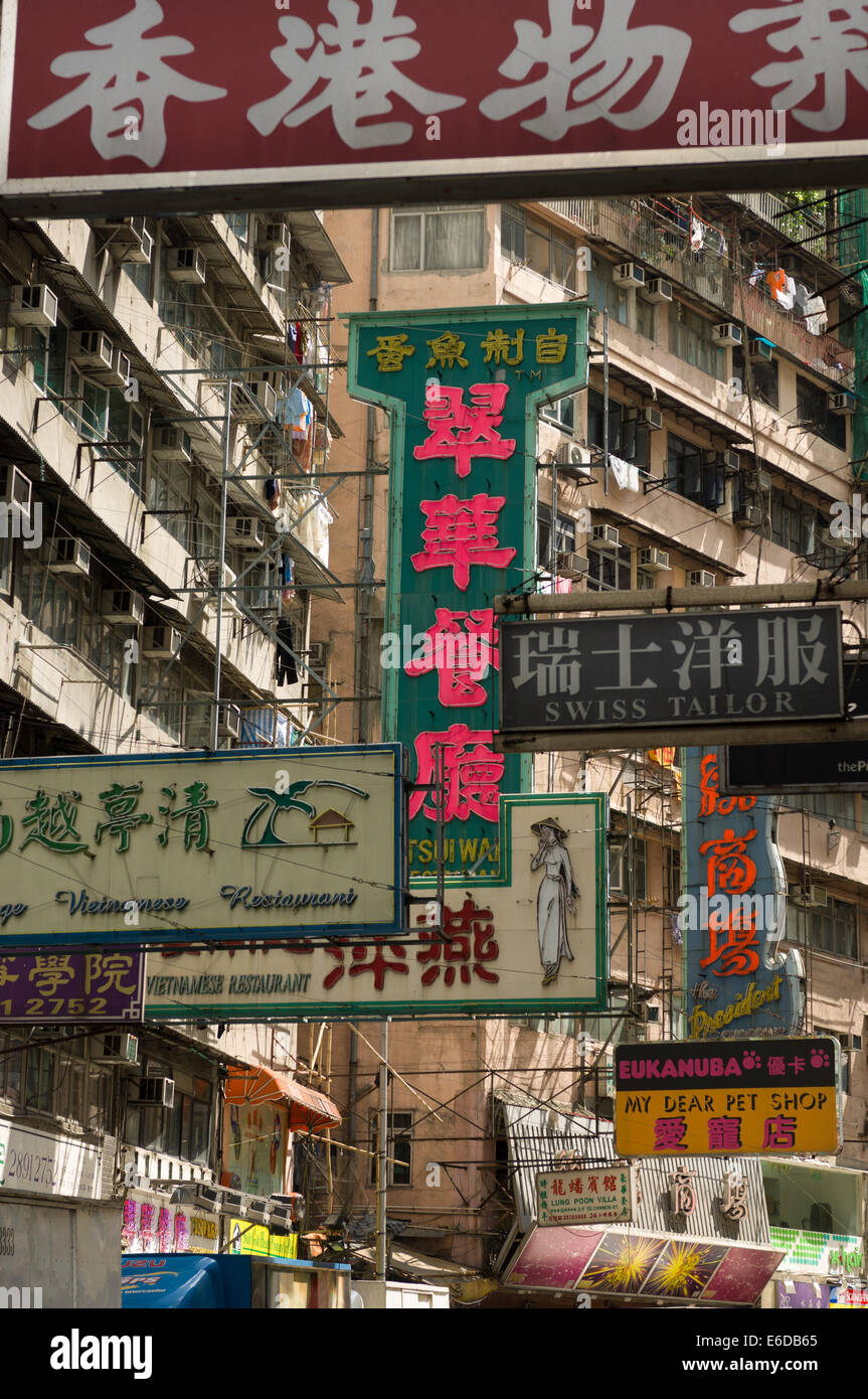 Business neon signs in Chinese script, Cannon Street, Hong Kong Island ...