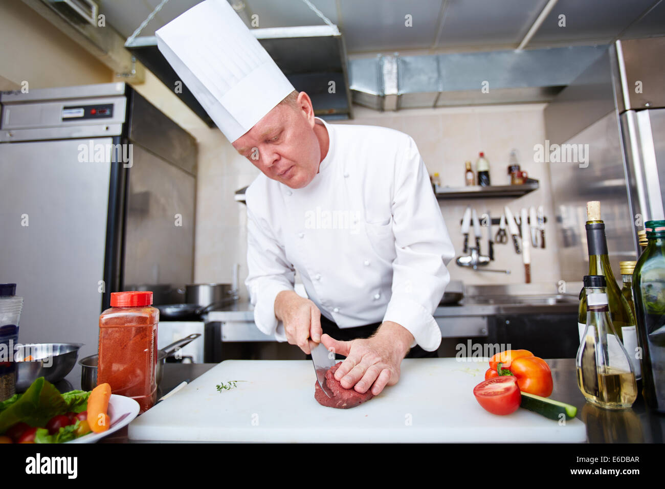 Carving meat hi-res stock photography and images - Alamy