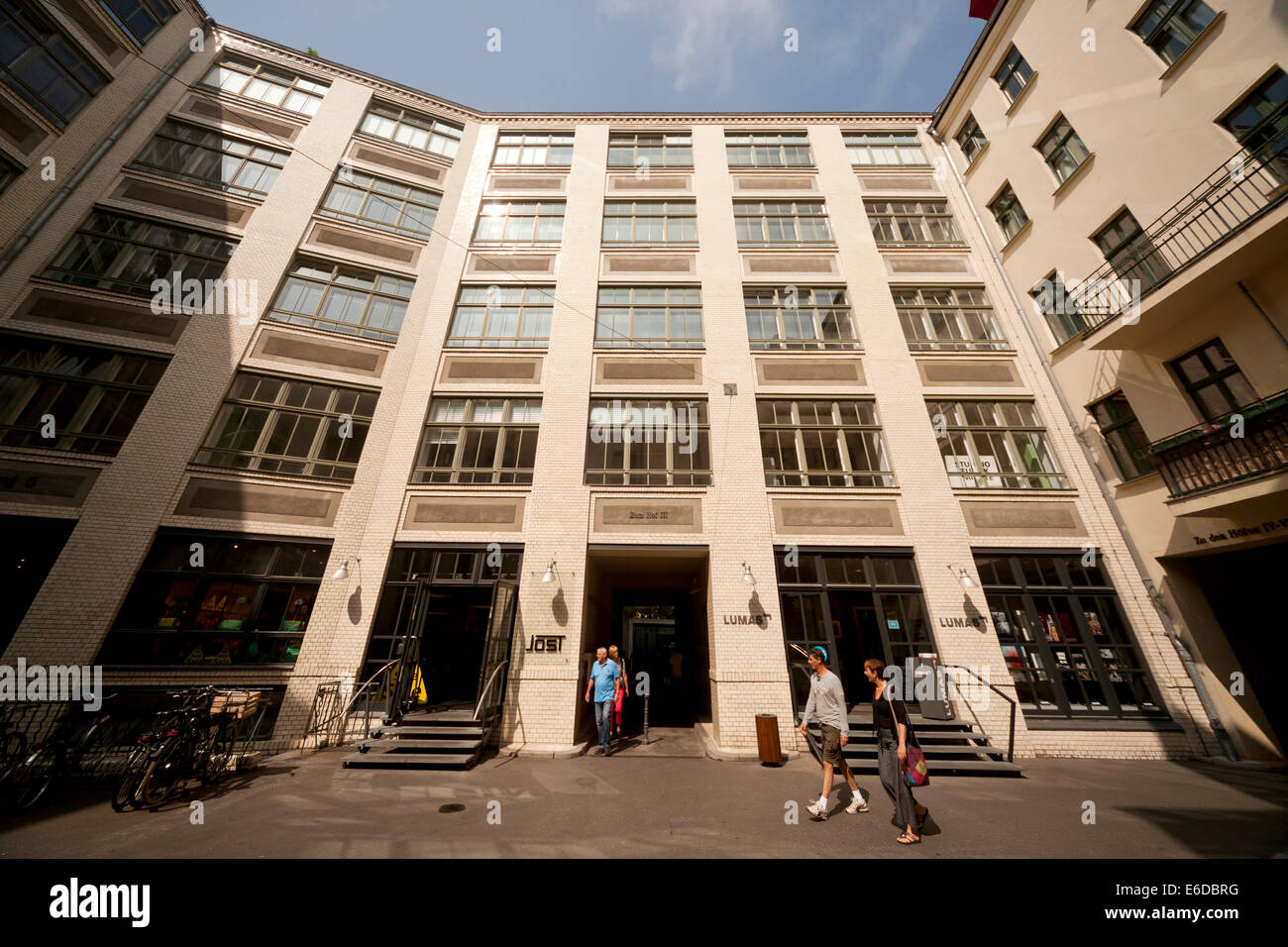 Courtyard complex hi-res stock photography and images - Alamy
