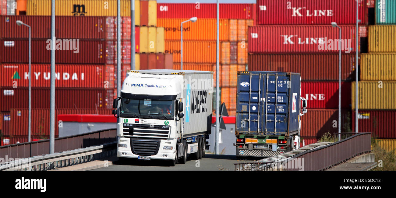 40 feet container hi-res stock photography and images - Alamy