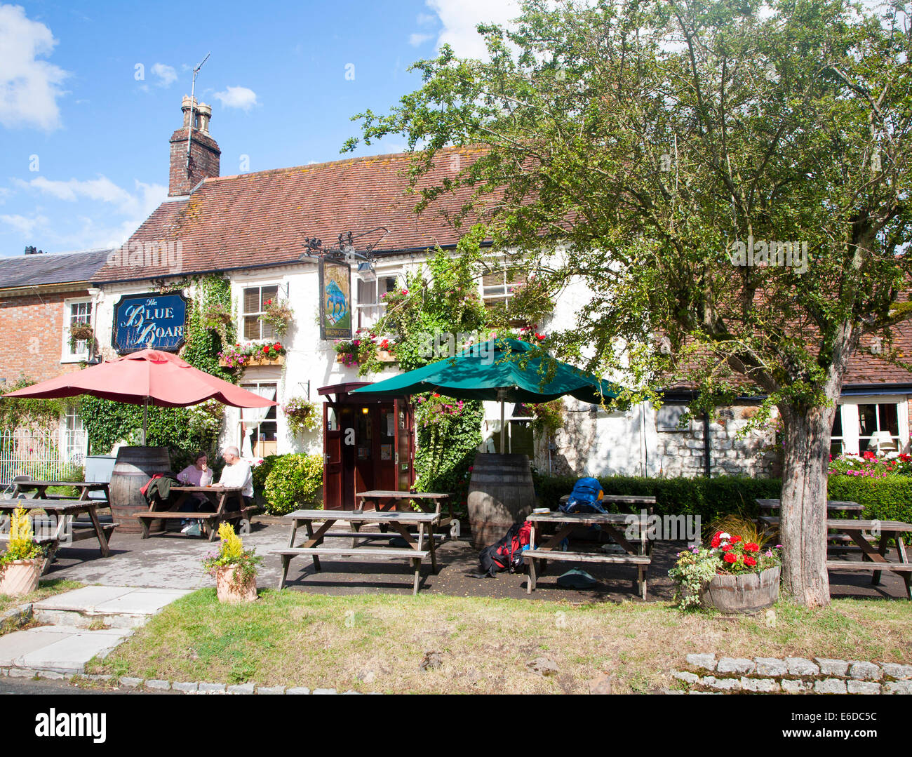 Blue boar pub aldbourne hi-res stock photography and images - Alamy